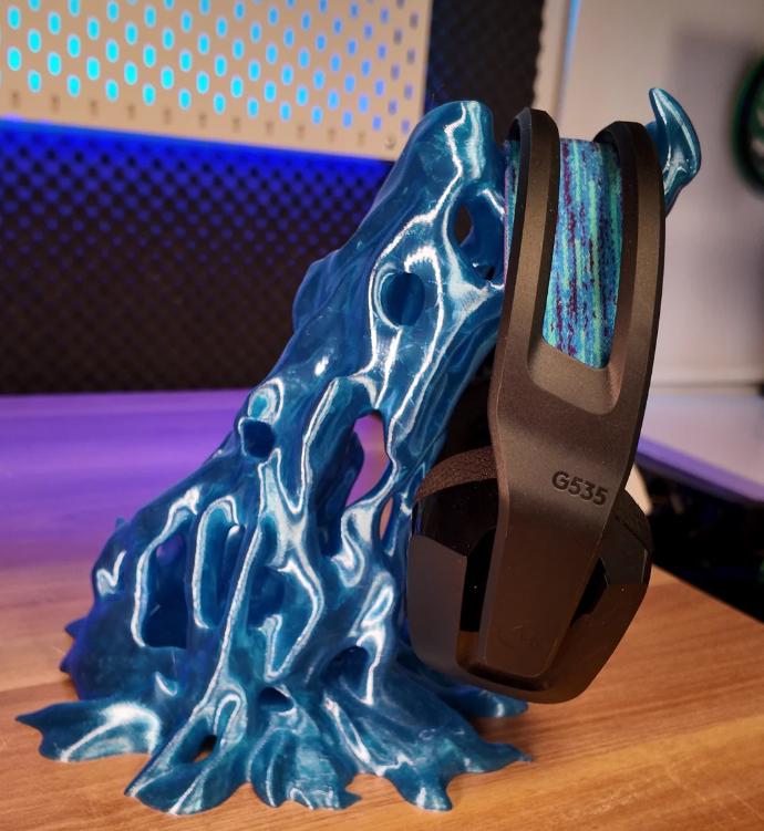 Symbiote Headphone Stand – Venom-inspired Display for Gamers & Marvel ...