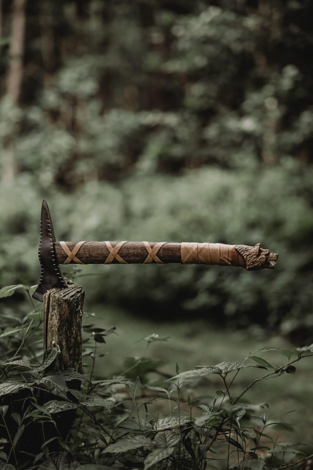 Hand-forged Hot Iron Tomahawk – Hand-carved Wolf Head Handle – Genuine ...
