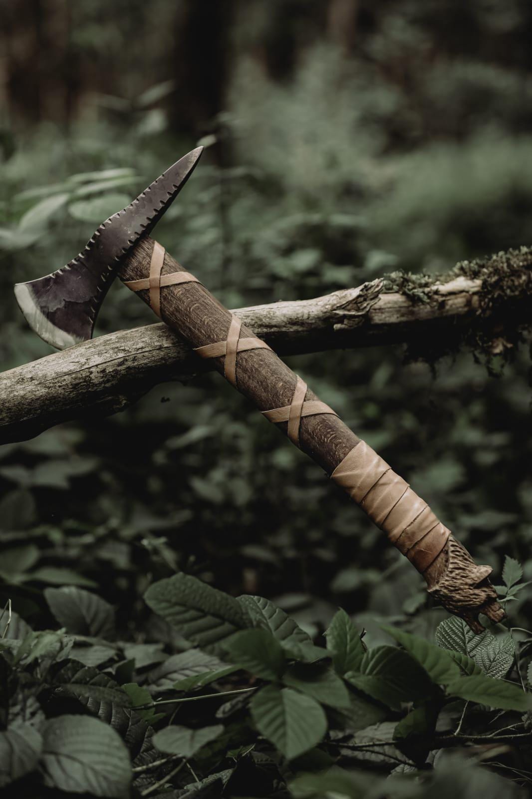 Hand-forged Hot Iron Tomahawk – Hand-carved Wolf Head Handle – Genuine ...
