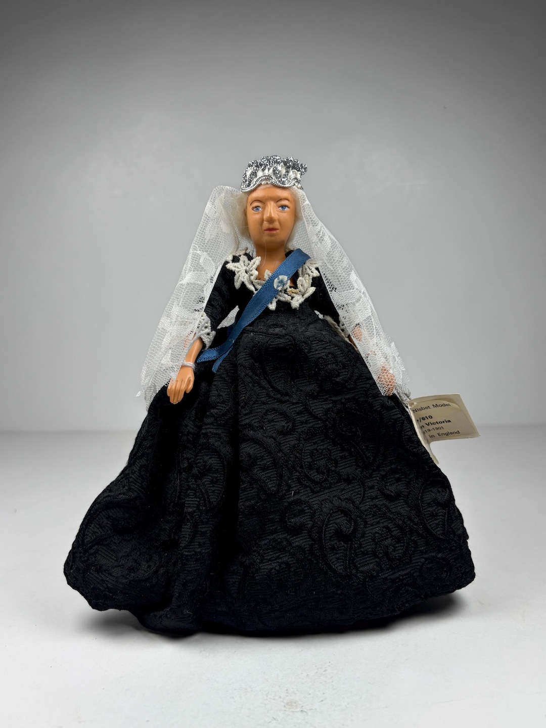 Queen Victoria Historical Doll by Peggy Nisbet – Made in England ...