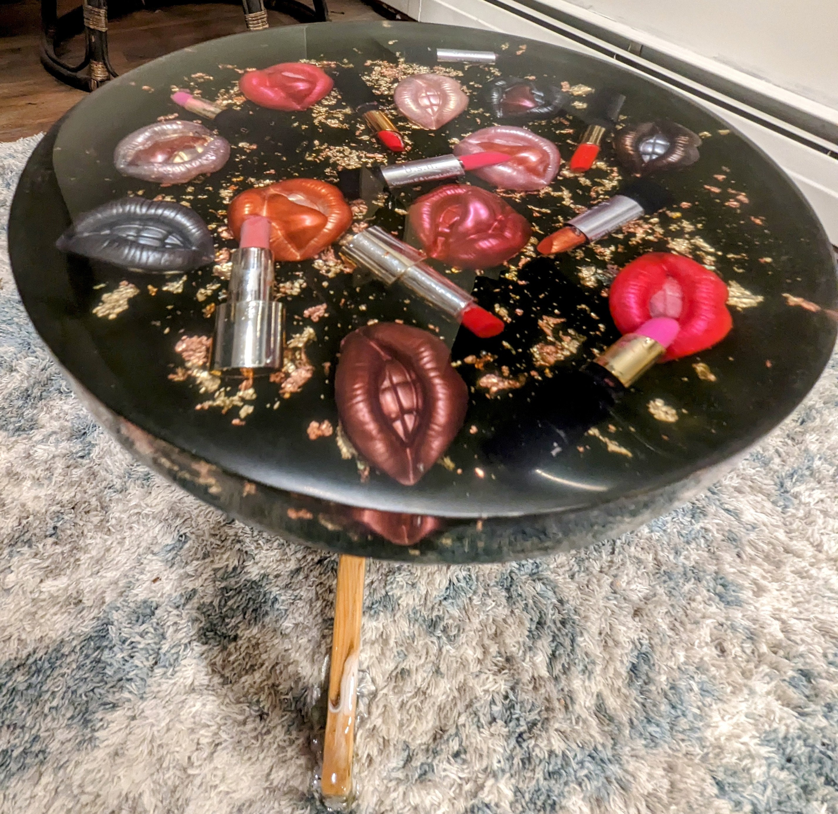 Table of Kisses - Etsy