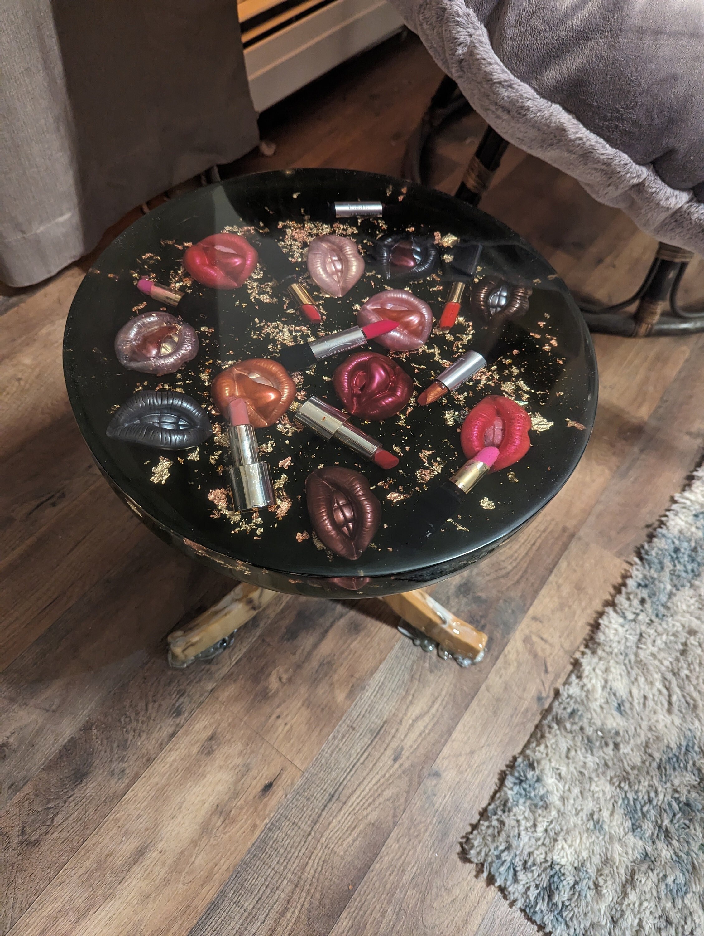 Table of Kisses - Etsy