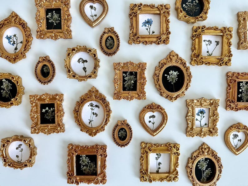 Mini Vintage-inspired Gold Frames With Handpicked Pressed Wildflowers ...