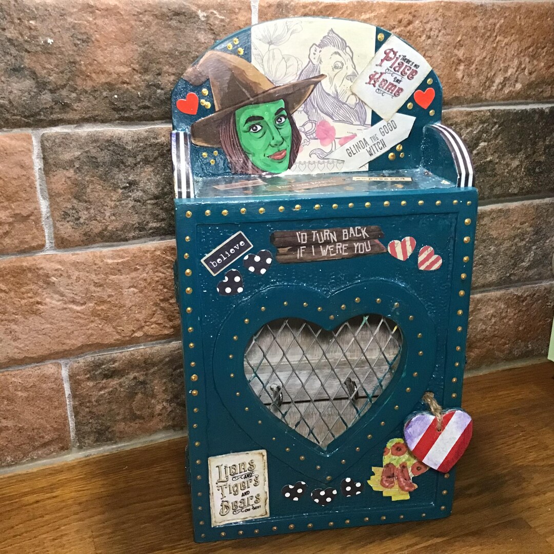 Wizard of Oz Solid Wood 5 Key Holder, Wall Mounted Key Cupboard, Keys ...