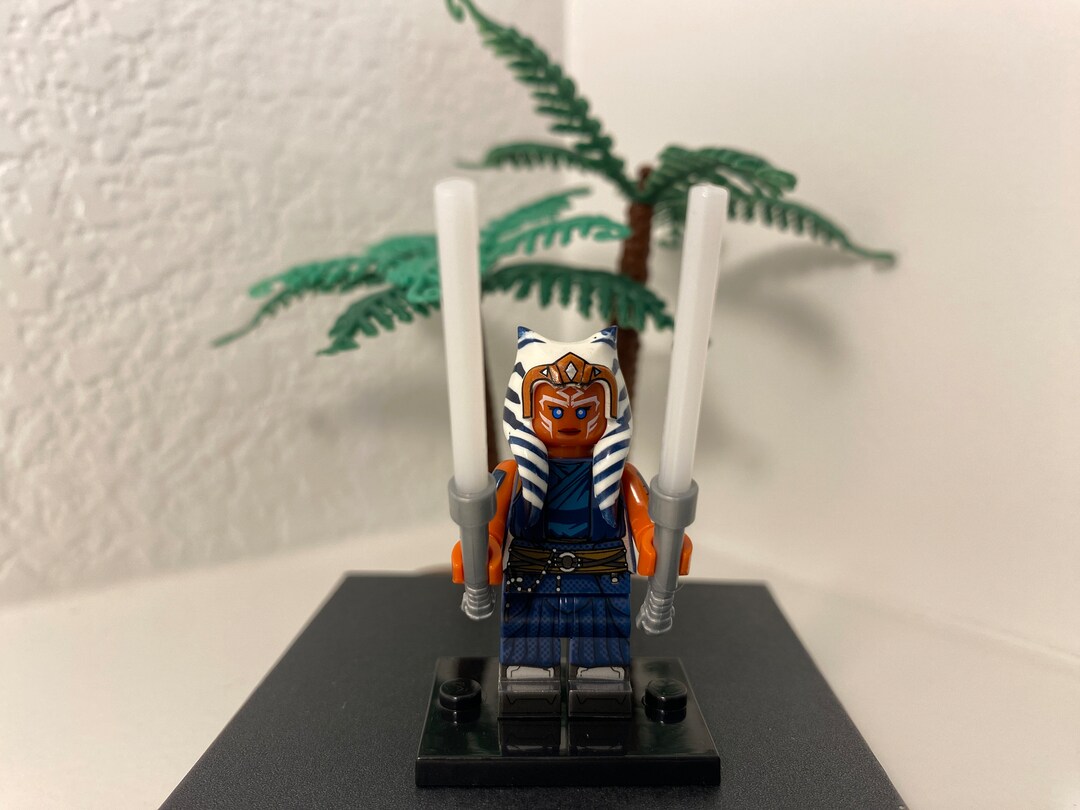 Ahsoka Tano Star Wars Minifigure, Jedi, Double White Lightsabers ...