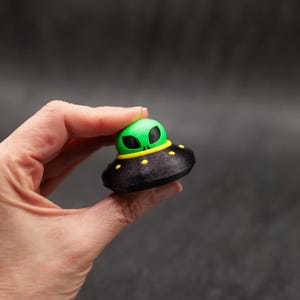 3D Printed Alien Fidget Clickers, Super Clicky UFO Fidgets With ...