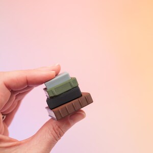 Stack of Books Fidget Clicker | 3D Printed Clicky Book Keychain ...