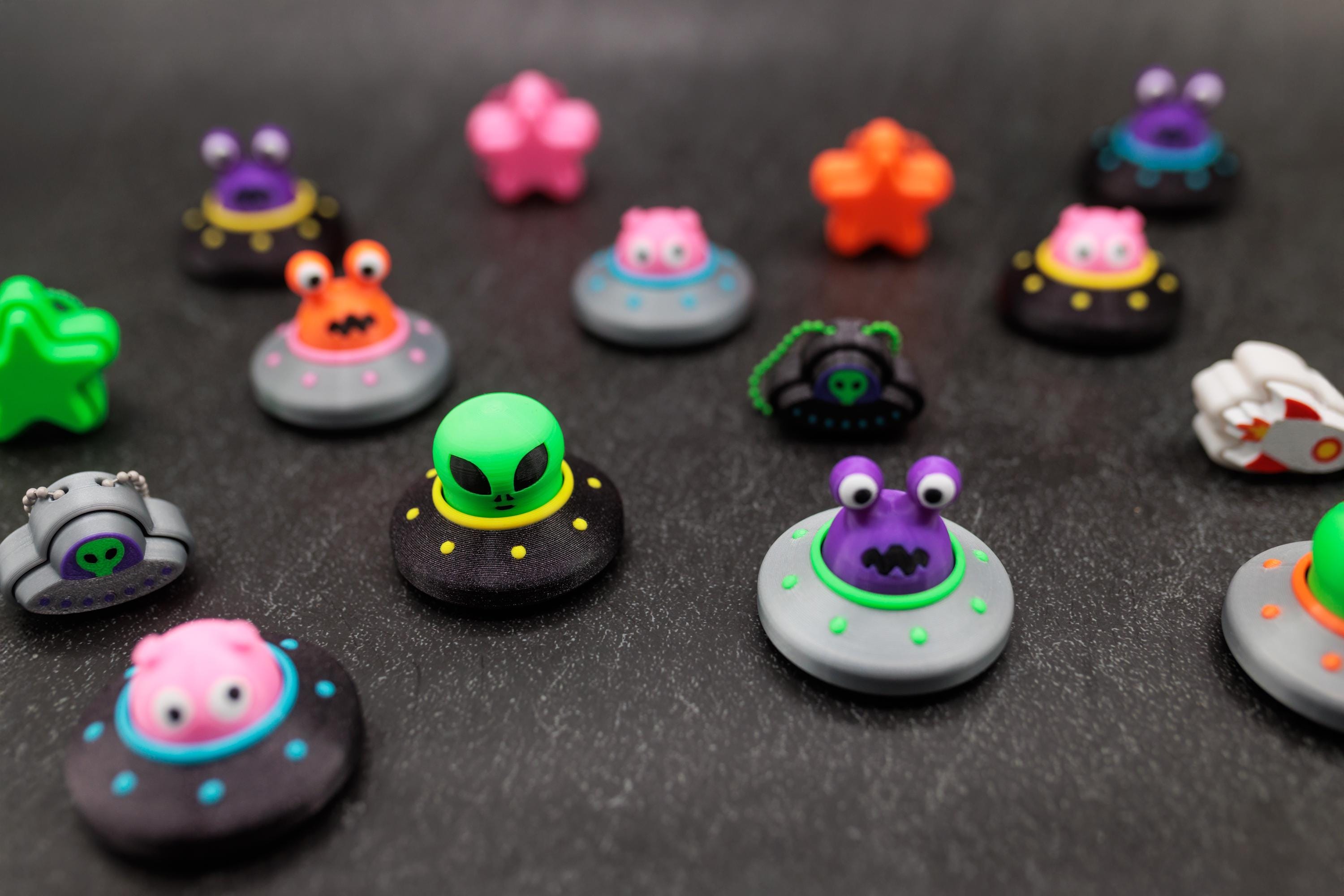 3D Printed Alien Fidget Clickers, Super Clicky UFO Fidgets With Keyboard Switches, Unique Outer ...