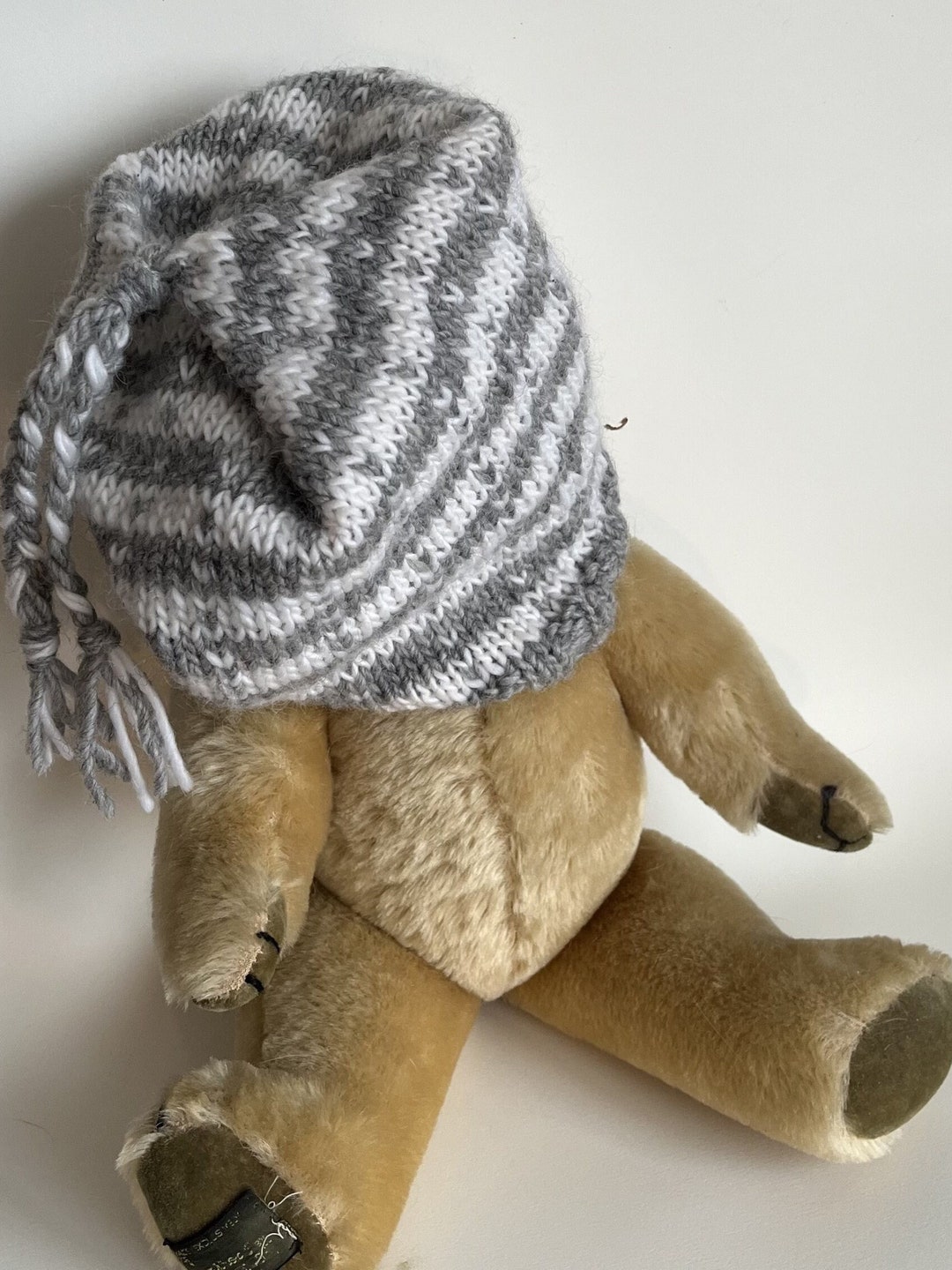 Fana Box Top Hat Pattern for Beginner Knitters. Designed by Kathryn ...