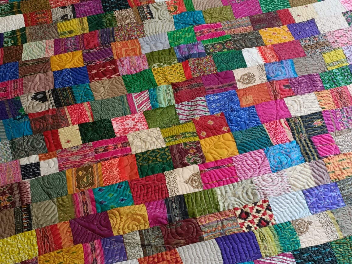 Silk Sari Patchwork Quilt | Soul Sari Sada Design - Etsy