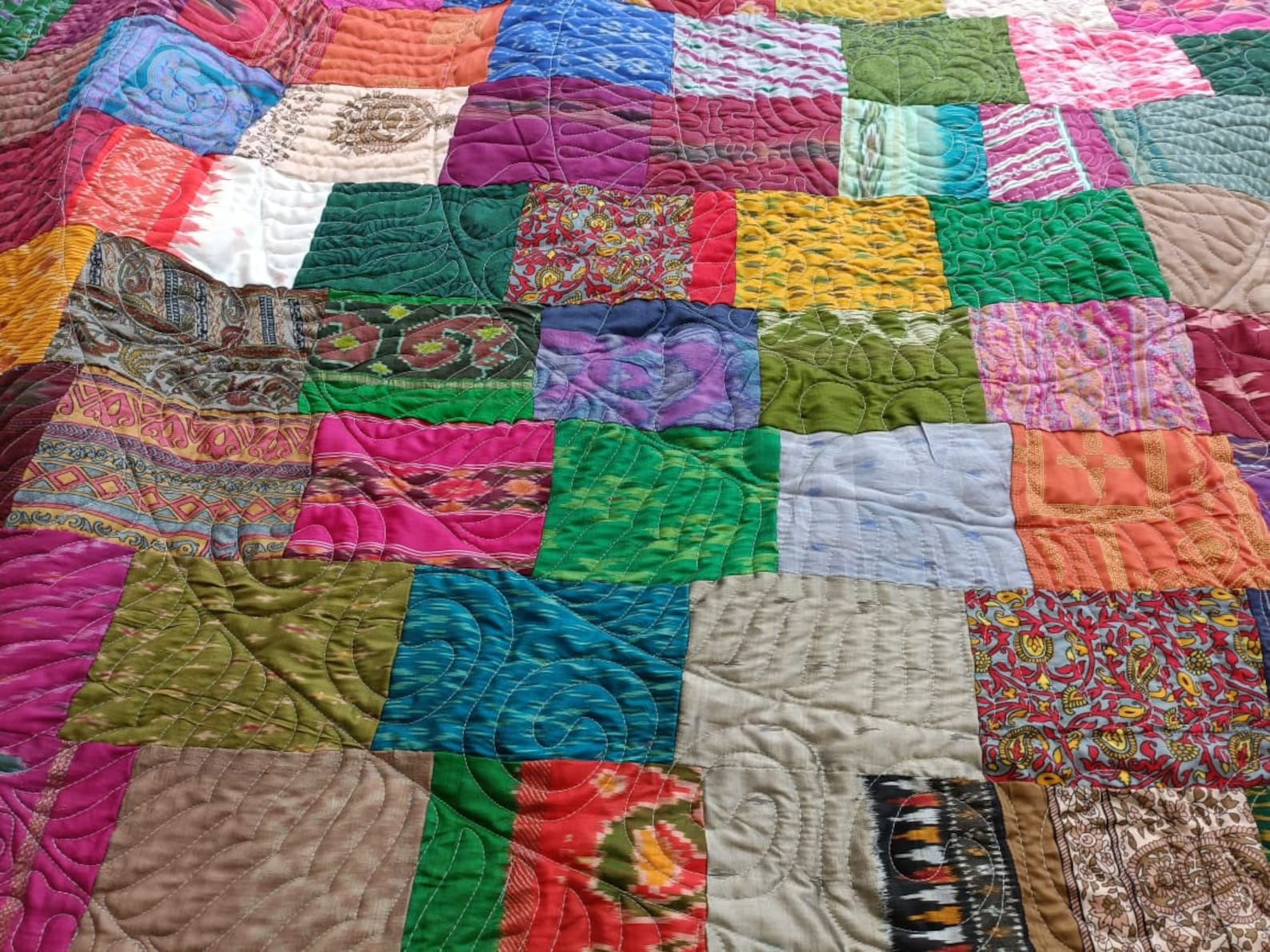 Silk Sari Patchwork Quilt | Soul Sari Sada Design - Etsy