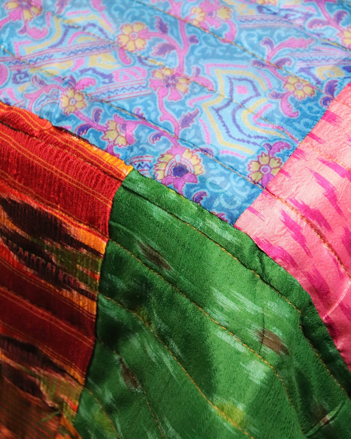Silk Sari Patchwork Quilt | Soul Sari Sada Design - Etsy