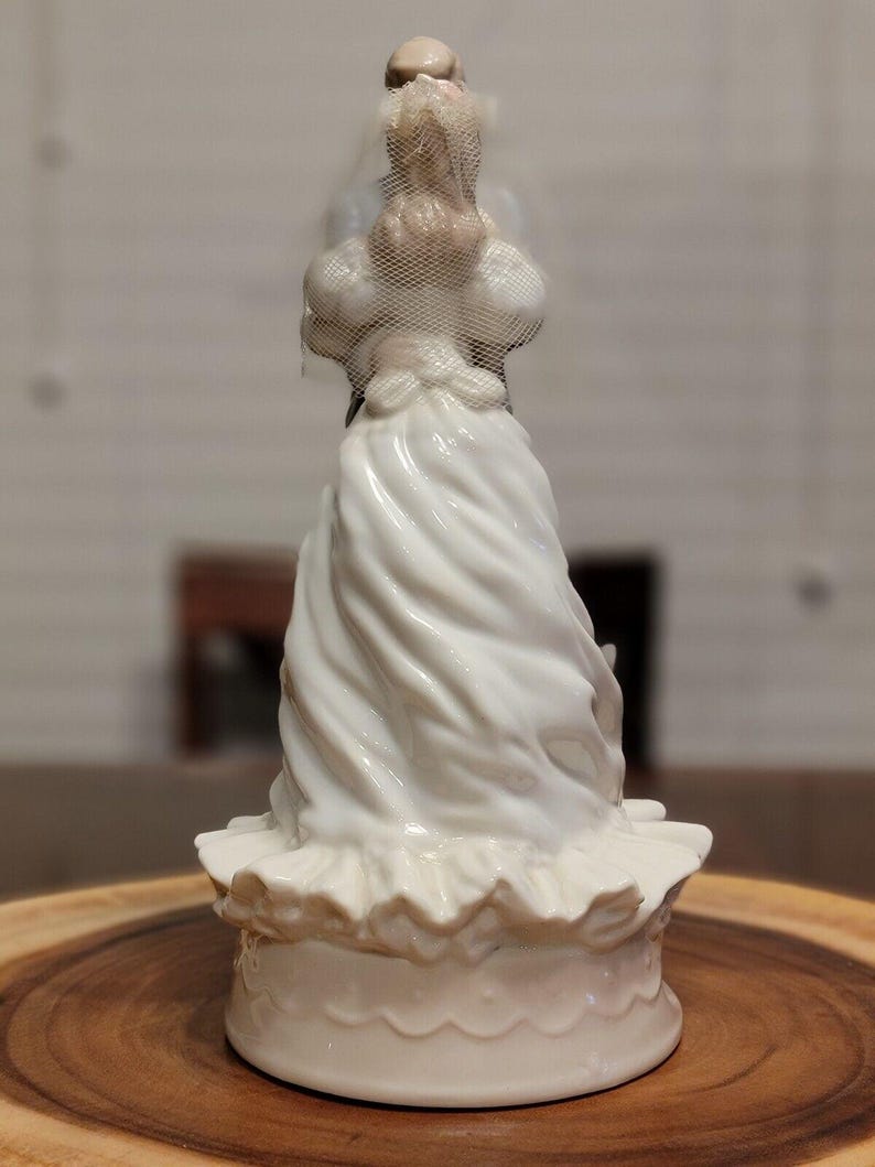 Bride and Groom Wedding Dance Music Box Figurine, Excellent Condition ...