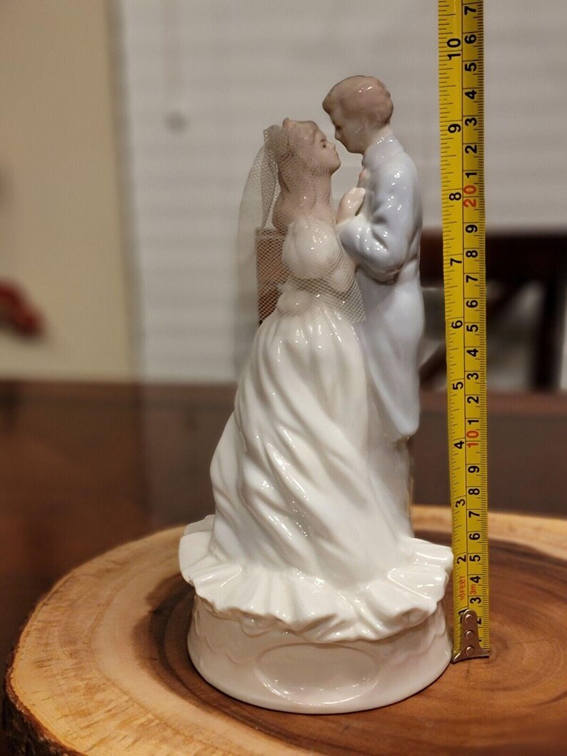 Bride and Groom Wedding Dance Music Box Figurine, Excellent Condition ...