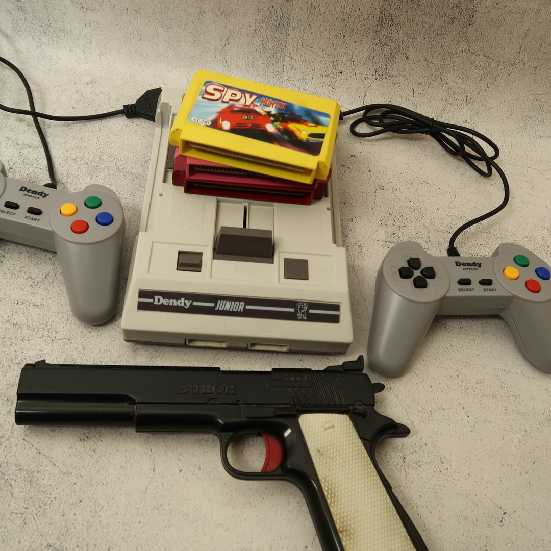 Retro Game Console 8 Bit dendy Plug&play 40 Games 2x Controllers With ...