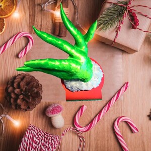 Grinch Hand Ornament Stand: 3D Printed Christmas Decor, Personalized - Etsy