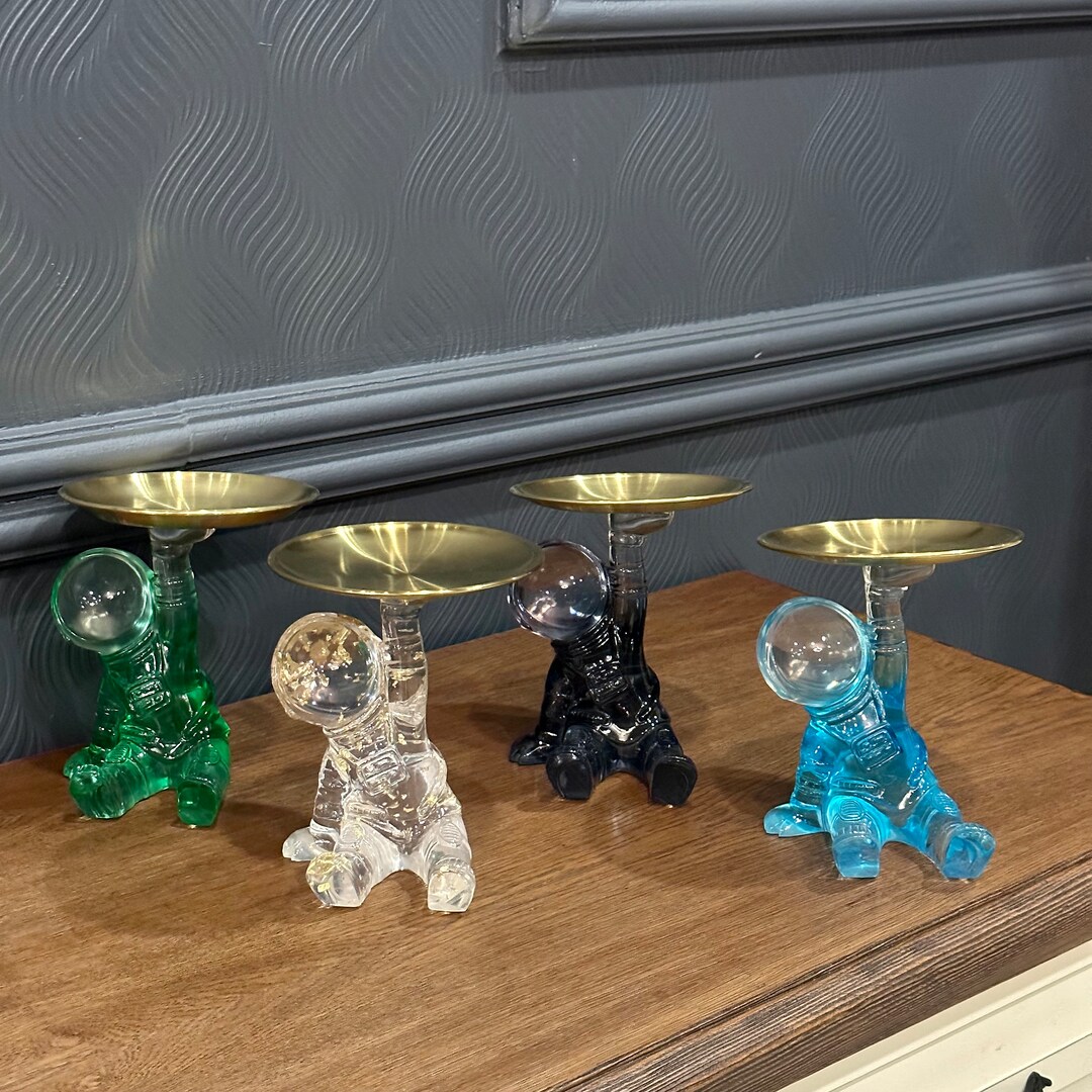 Serving Astronaut Statue With Brass Tray 4 Different Color Option ...