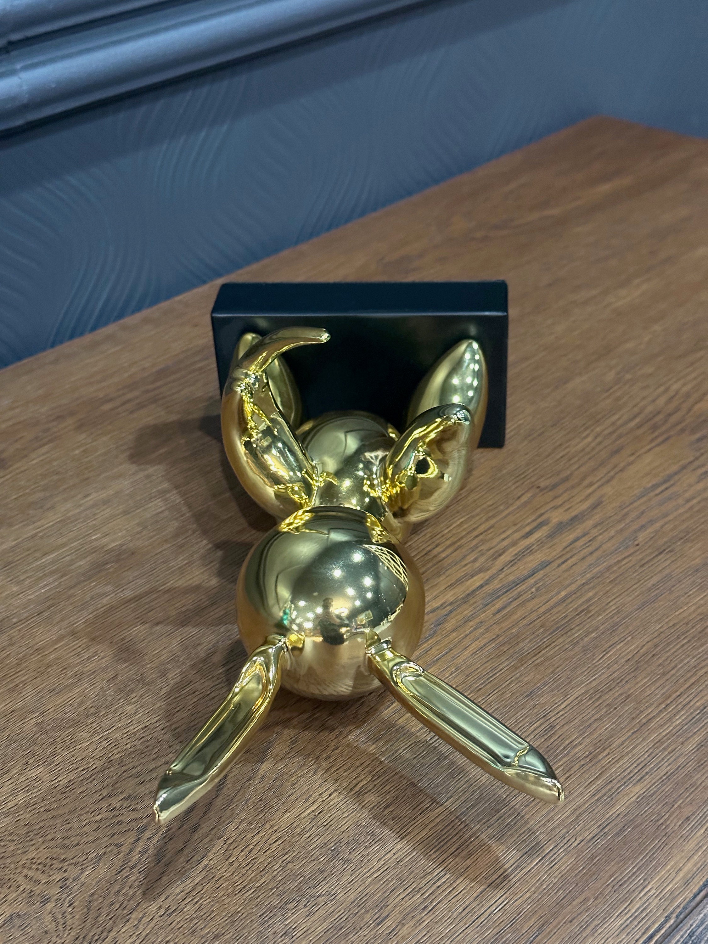Pop Art Rabbit Sculpture, Shiny Rabbit Statue, Designer Bugs Bunny ...