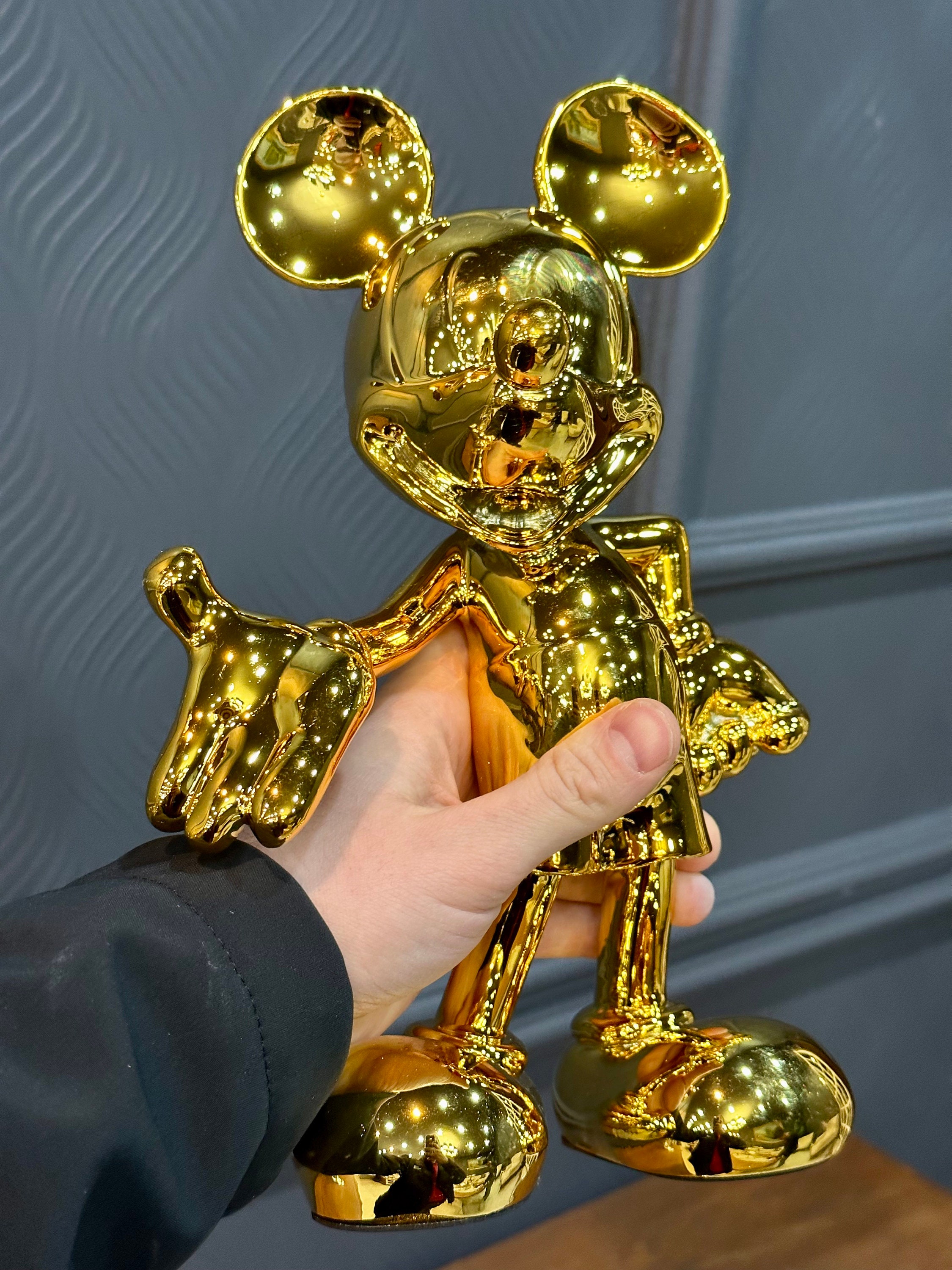 Shiny Gold Mickey Mouse Statue, Pop Art Gold Mickey Mouse Sculpture ...