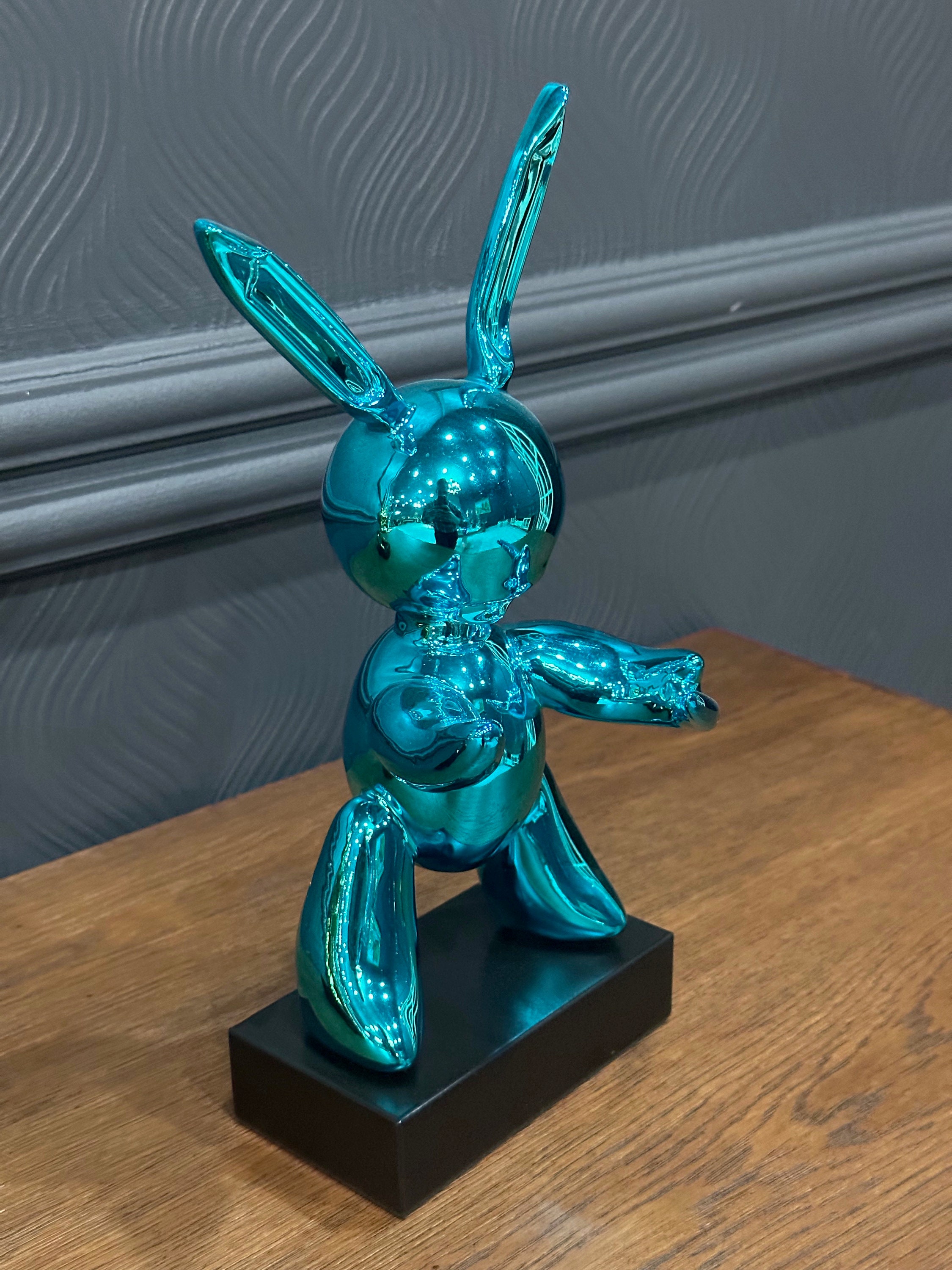 Pop Art Rabbit Sculpture, Shiny Rabbit Statue, Designer Bugs Bunny ...