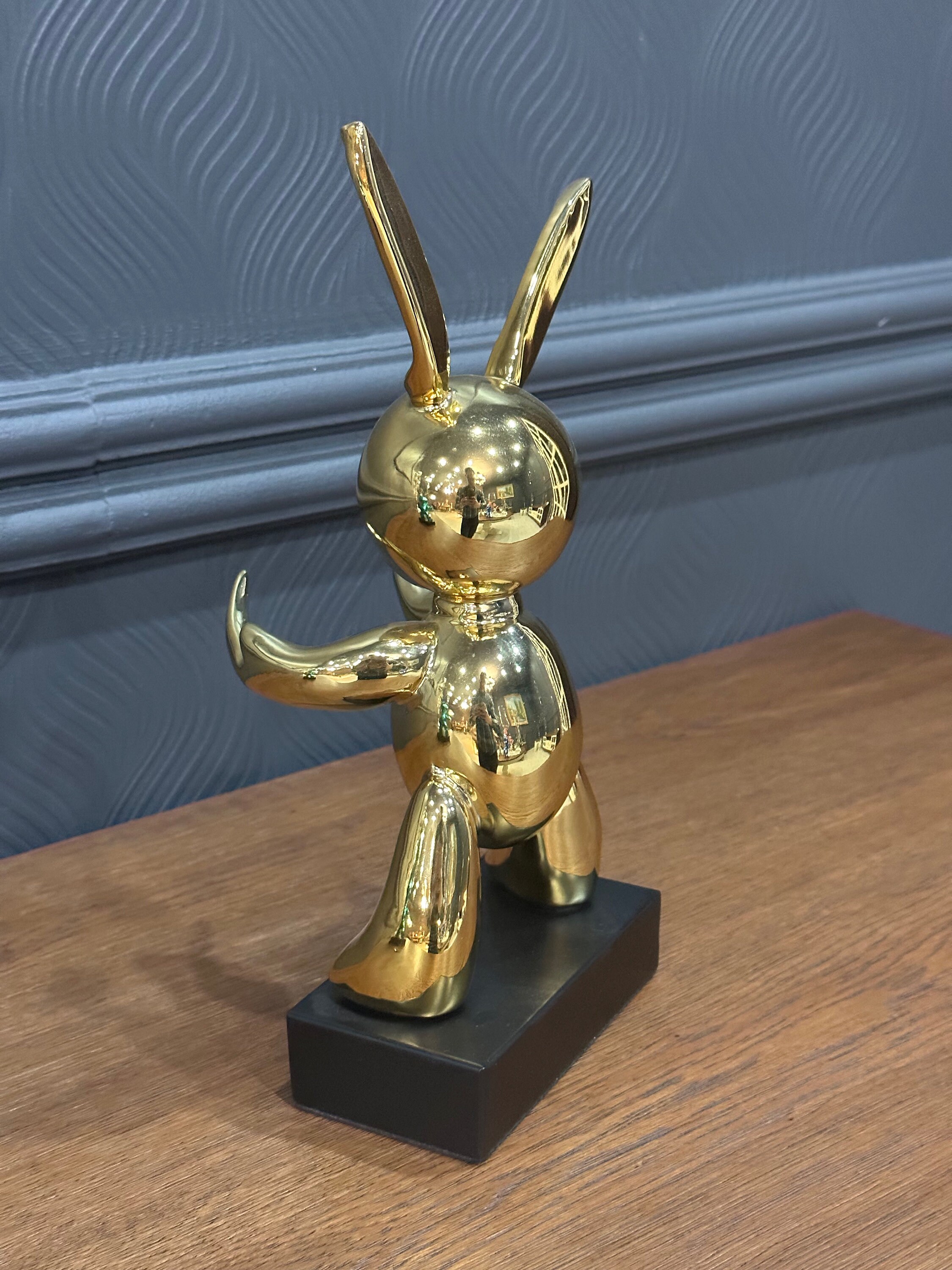 Pop Art Rabbit Sculpture, Shiny Rabbit Statue, Designer Bugs Bunny ...