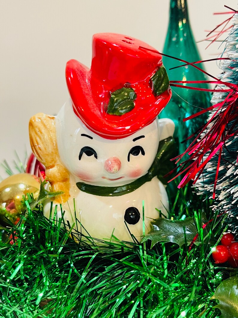 Vintage Christmas Assemblage. Kraft Cheesebox With Lefton Mr. & Mrs ...