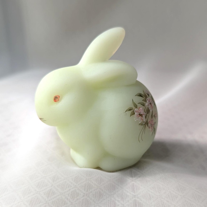 Fenton Daisies on Custard - Etsy