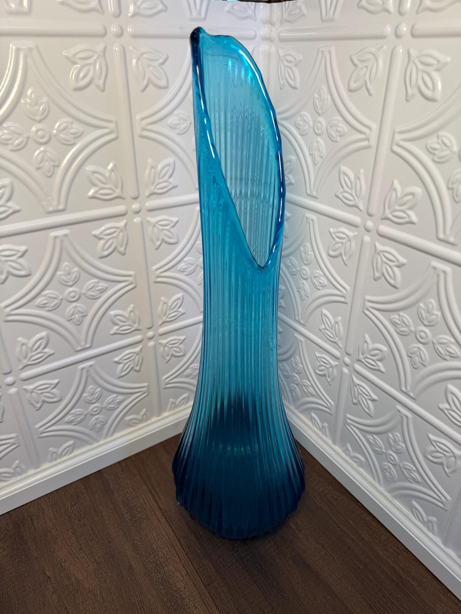 Vintage L.E. Smith MCM 18" Fat Bottom Ribbed Peacock Blue Swung Glass ...