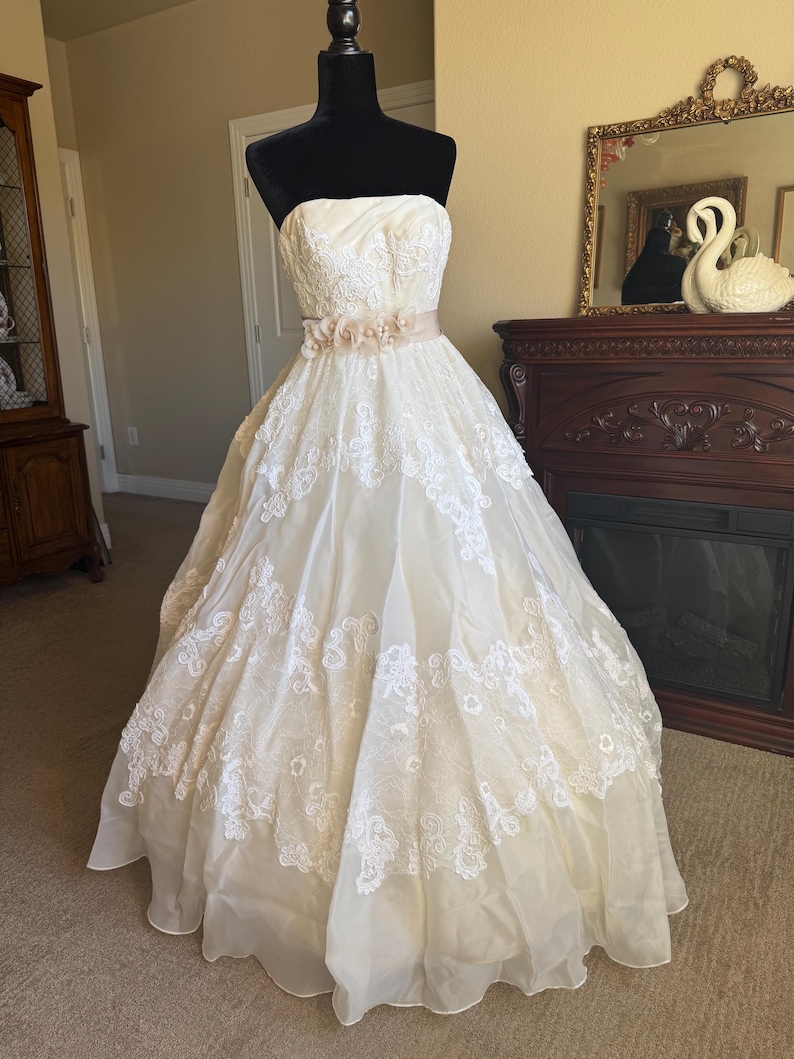 Vintage Melissa Sweet- Gorgeous Lace Wedding Dress - Romantic - Cottage ...
