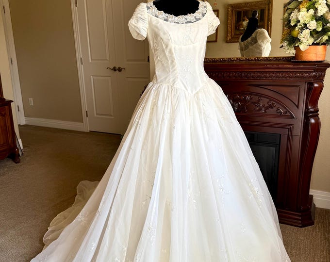 Vintage Princess Cottage Core Wedding Ballgown- Embroidered Floral ...