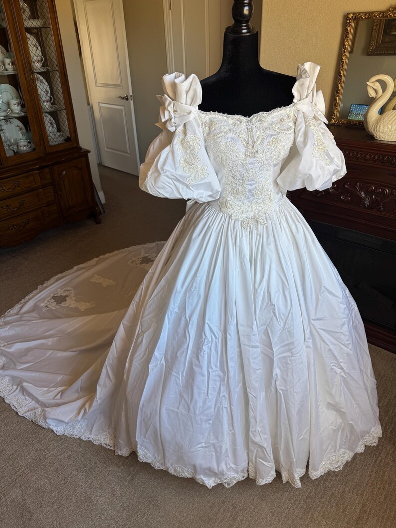 Vintage Wedding Dress | Dramatic Ball Gown With Bows and Roses, Alençon ...