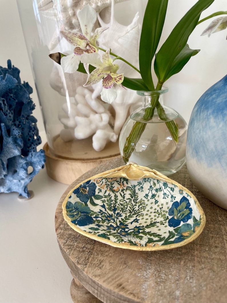 Decoupage Clam Shell Trinket Dish - Etsy Canada