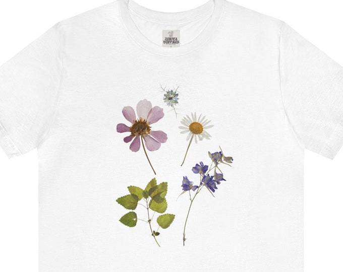 Flower T-shirt / Gift for Her / Women Trendy Tshirt / Spring Concept ...