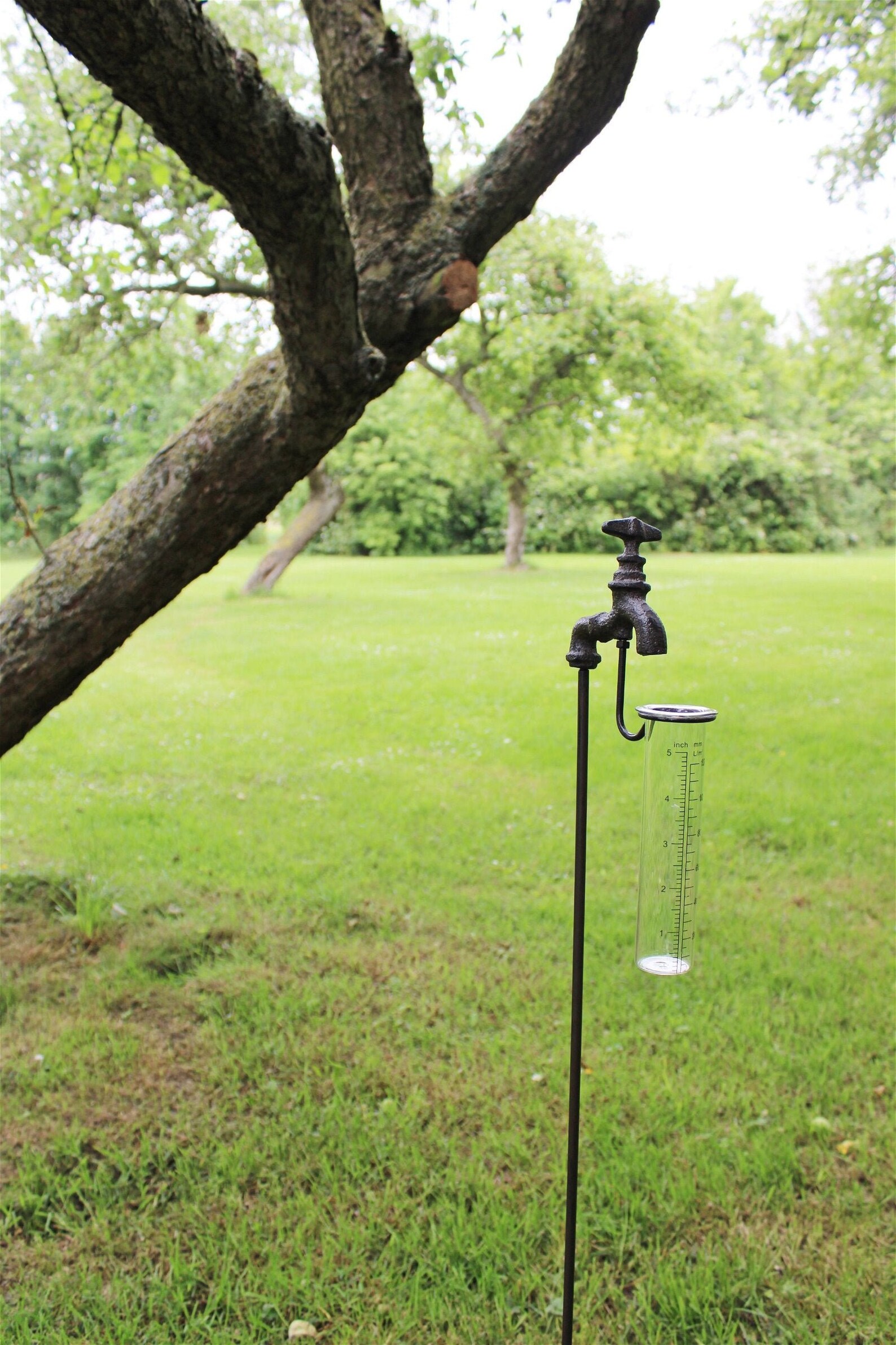 Beautiful Cast Iron and Glass Garden Rain Gauge, Themed as an Outside ... Beautiful Cast Iron and Glass Garden Rain Gauge, Themed as an Outside ...
