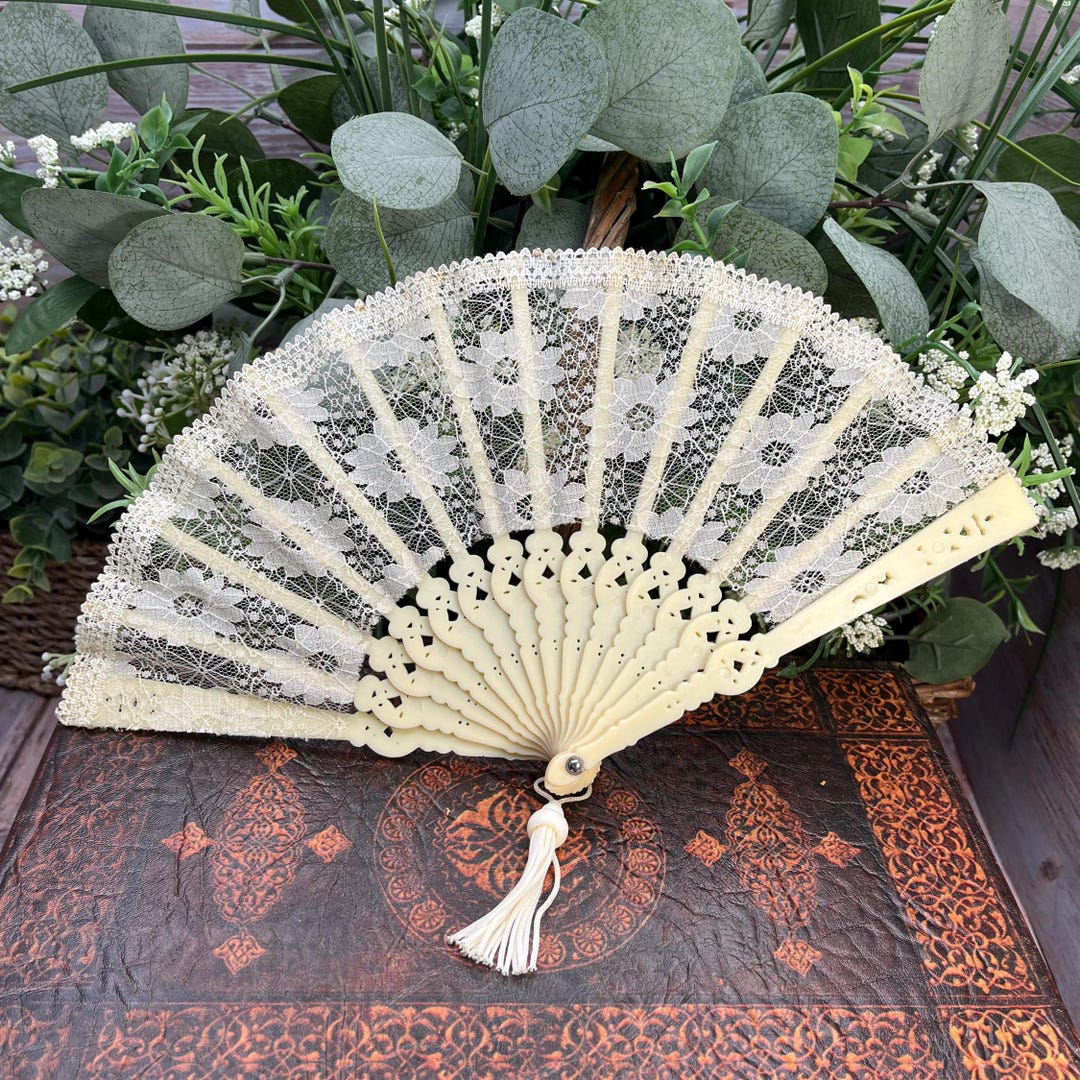 Vintage White Lace Floral Pattern Hand Held Folding Fan 11 Inch - White ...