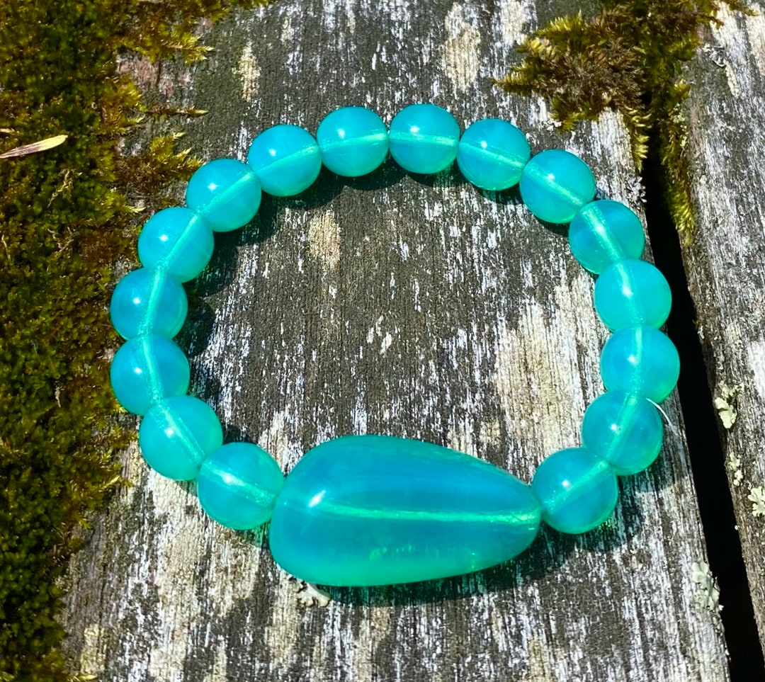 Uranium Glass Stretch Bracelet - Large Nugget & 10mm Smooth Round Blue ...