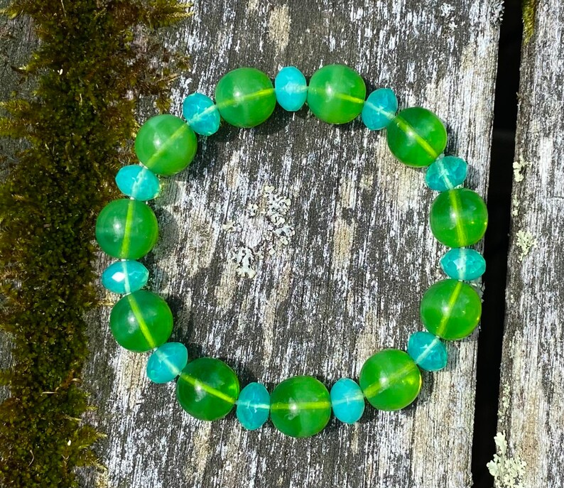 Uranium Glass & 12mm Peridot Glass Stretch Bracelet - Blue Green Large ...