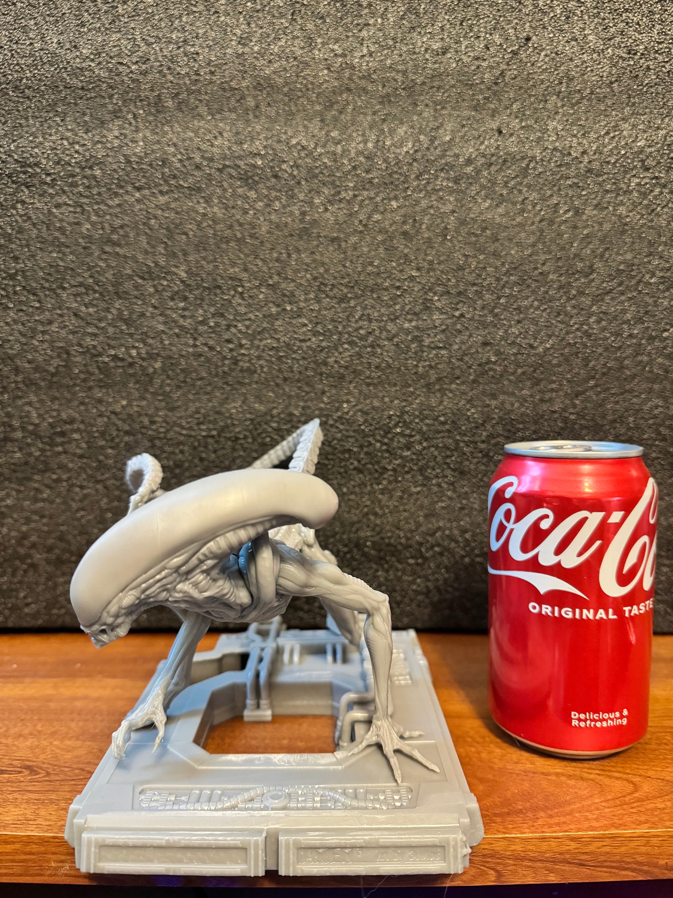 Crawling Alien 12K Resin 3D Printed Collectable Statue 135mm Tall 210mm ...