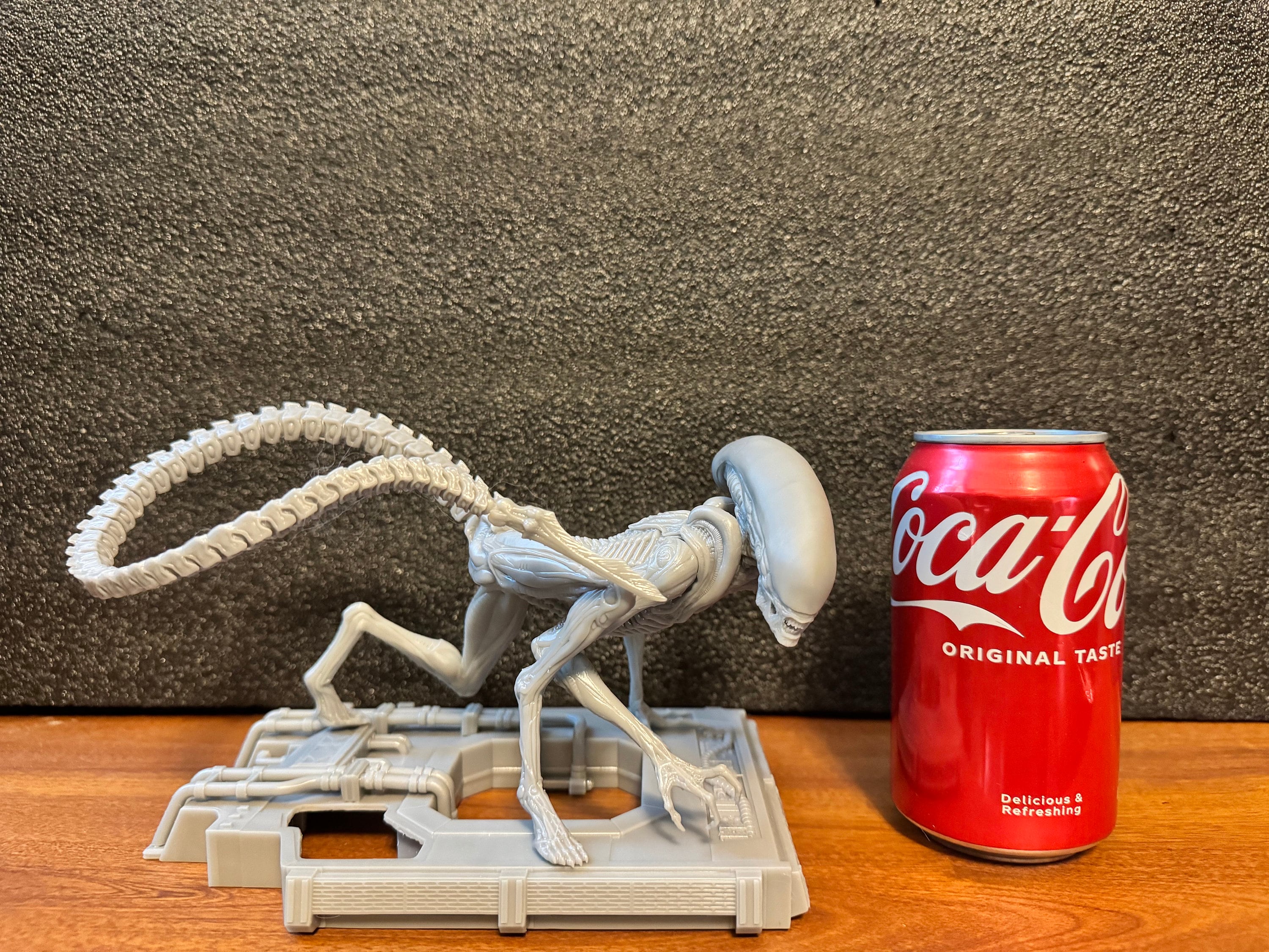 Crawling Alien 12K Resin 3D Printed Collectable Statue 135mm Tall 210mm ...