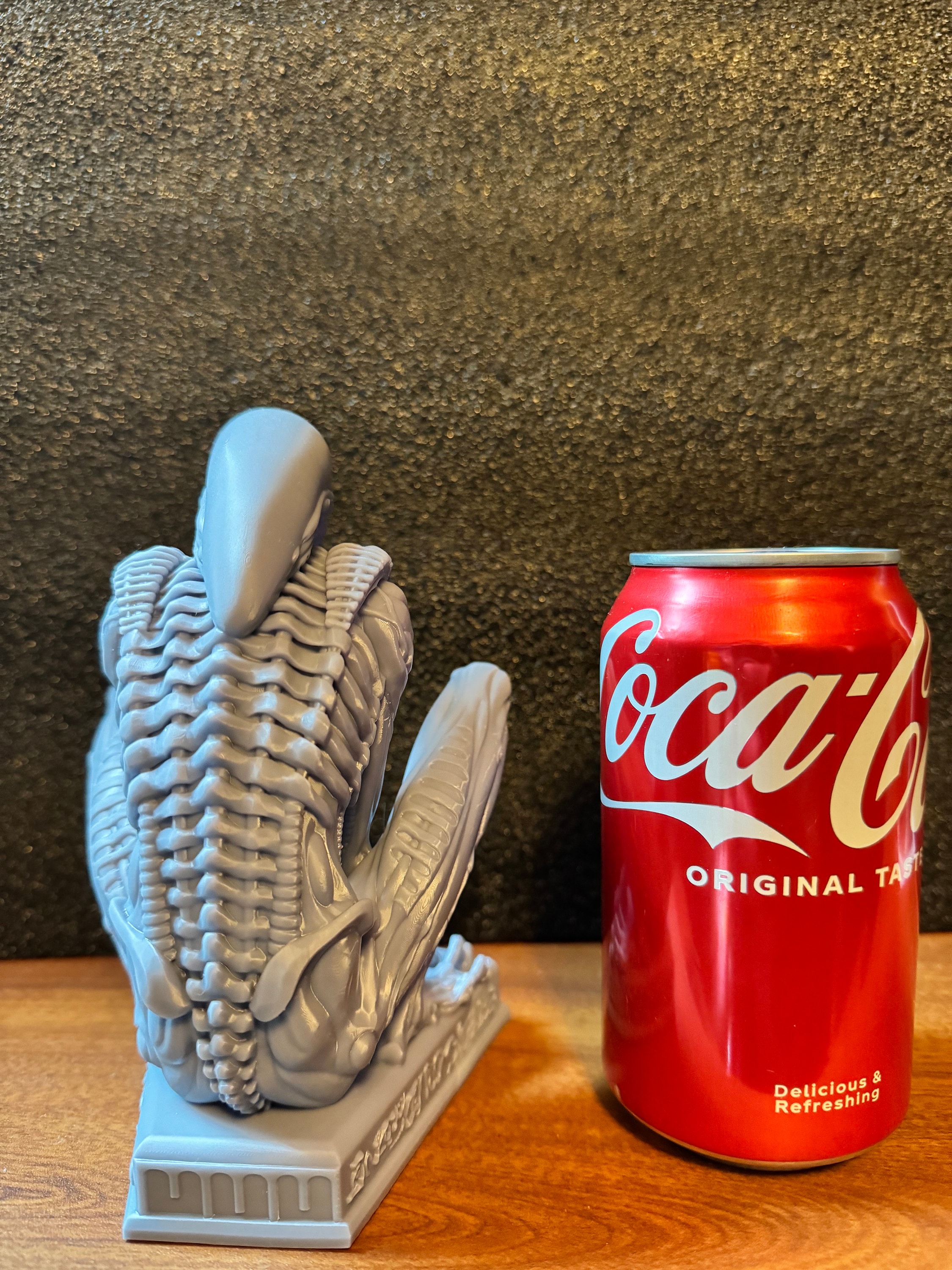 Alien Sitting 12K Resin 3D Printed Collectable Statue Various Sizes Fan ...