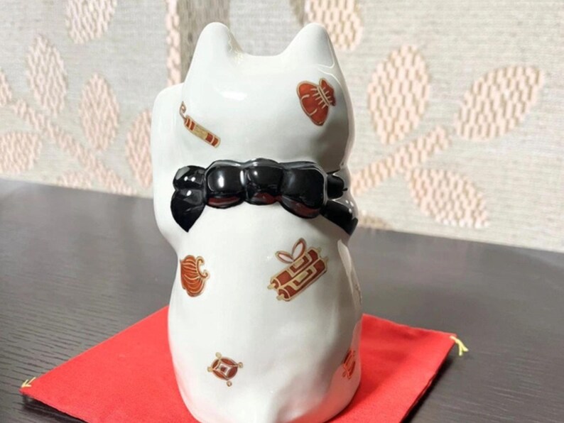 Japanese Modern Kyoto Beckoning Cat – Takara-zukushi Lucky Charm ...