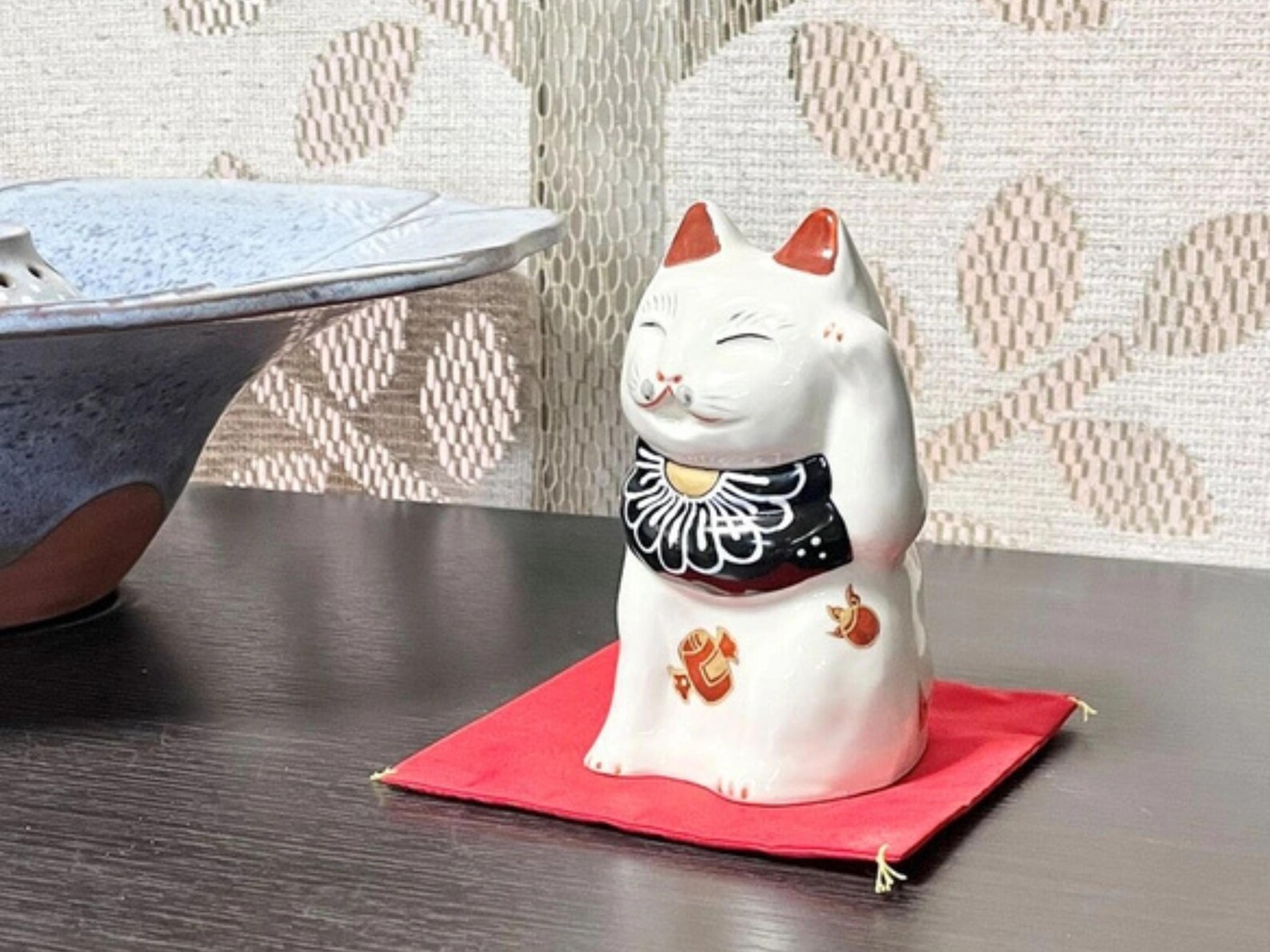 Japanese Modern Kyoto Beckoning Cat – Takara-zukushi Lucky Charm ...