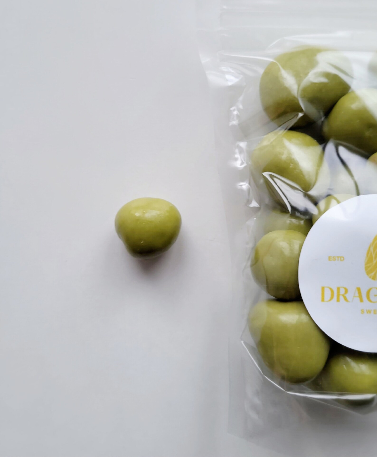 Freeze-dried Candy Strawberries in Macha White Chocolate Freeze Dry ...