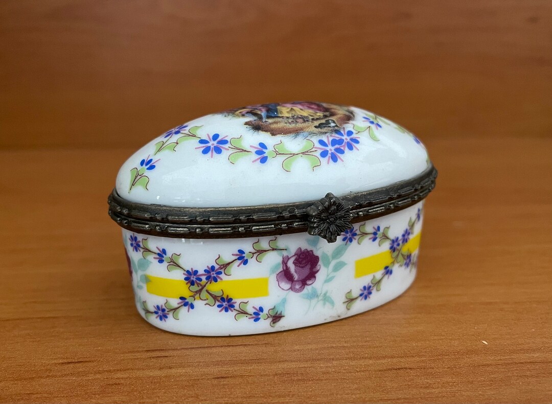 Vintage Oval Floral Trinket/pill Box, Hinged Lid, OC & Co Staffordshire ...