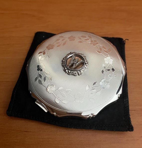 1960s Kigu Silver Tone Monogram Compact, Initial W, M… - Gem