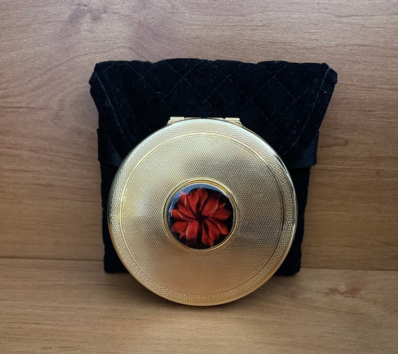 1980s Gold Tone Stratton Compact, Red Floral Insert, … - Gem
