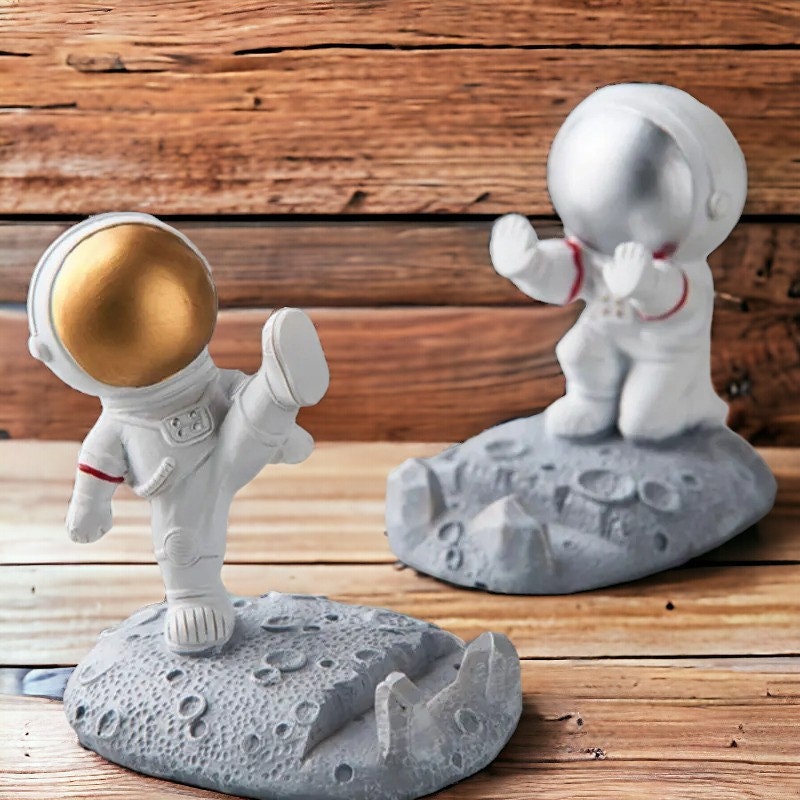 Nordic Style Astronaut Office Desk Decoration Mobile Phone Stand Holder ...