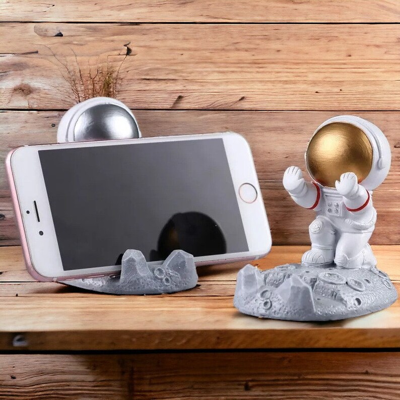 Nordic Style Astronaut Office Desk Decoration Mobile Phone Stand Holder ...