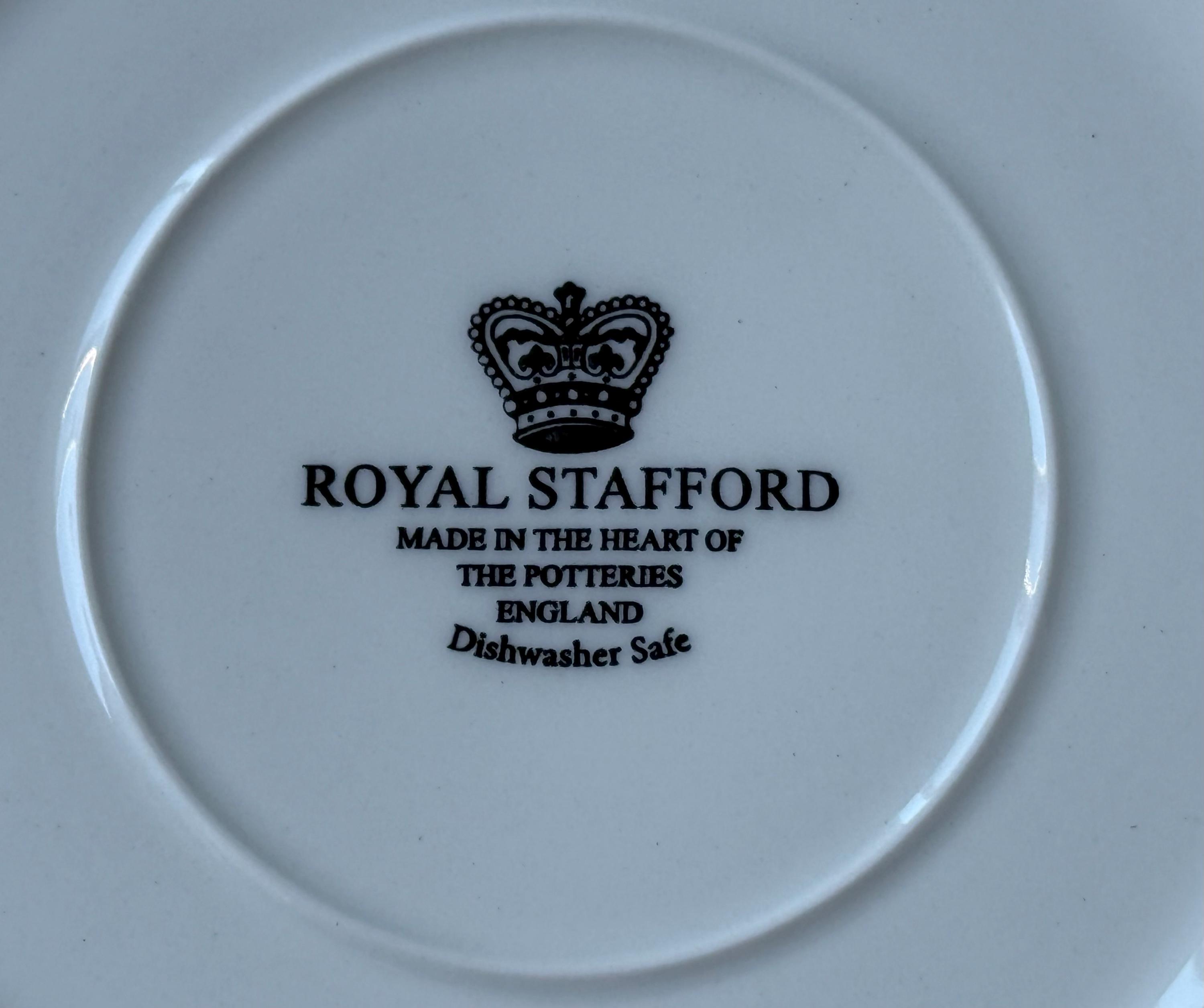 Royal Stafford Red and White Santa Toy Shop Christmas Plate 11" England ...