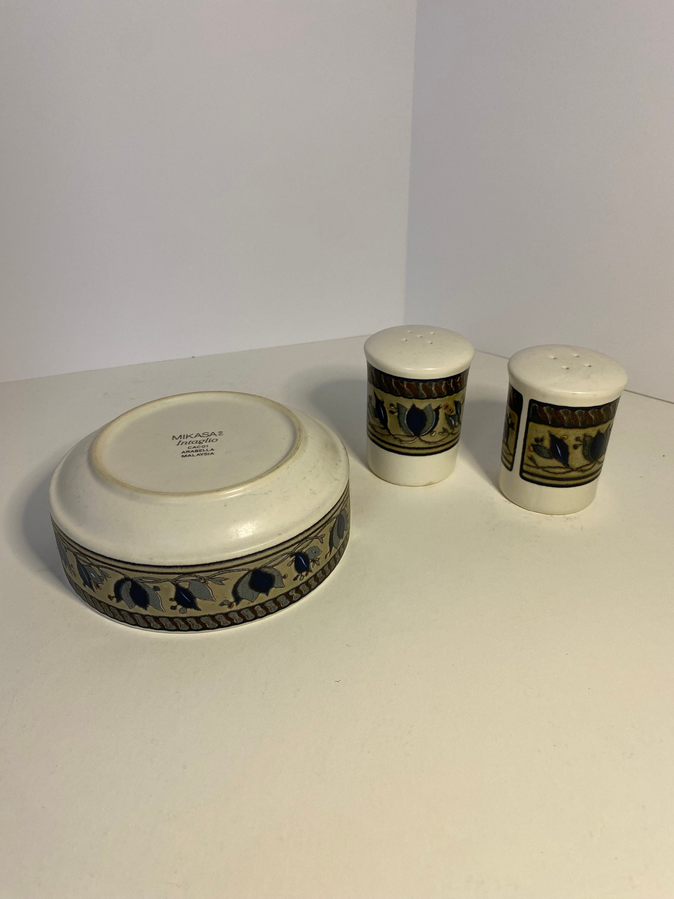 Mikasa Intaglio Arabella Salt & Pepper Shakers and 5 Dessert Bowl - Etsy